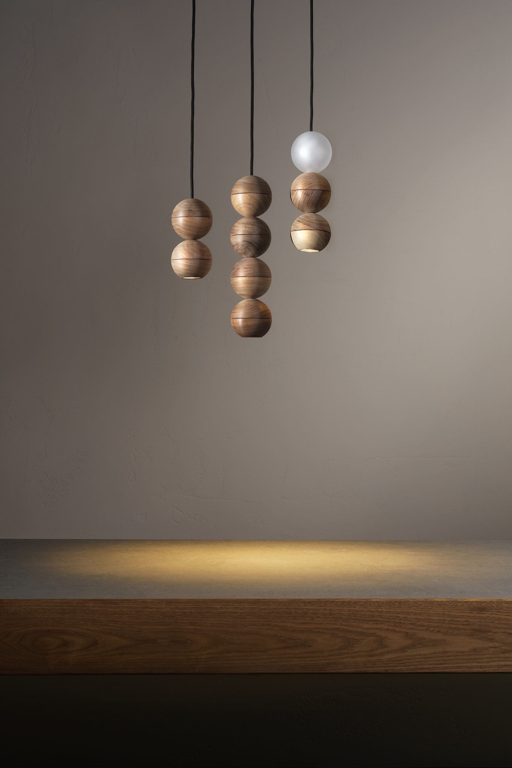 Woodoo LOFTLIGHT – Pendant lamp with wooden spheres and glass